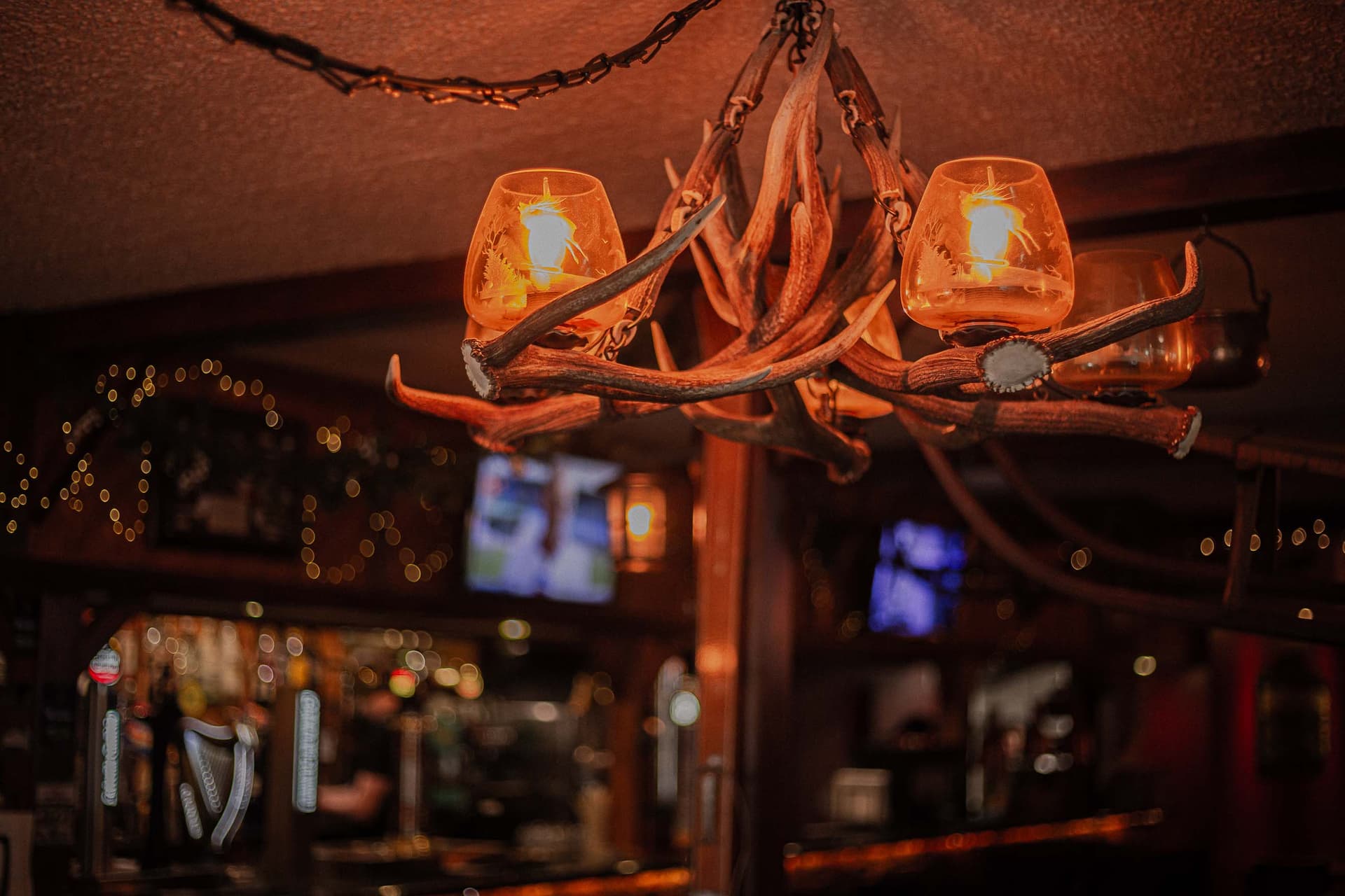 Hunters Sports Bar & Grill | Arinsal's Premier Dining and Sports Venue